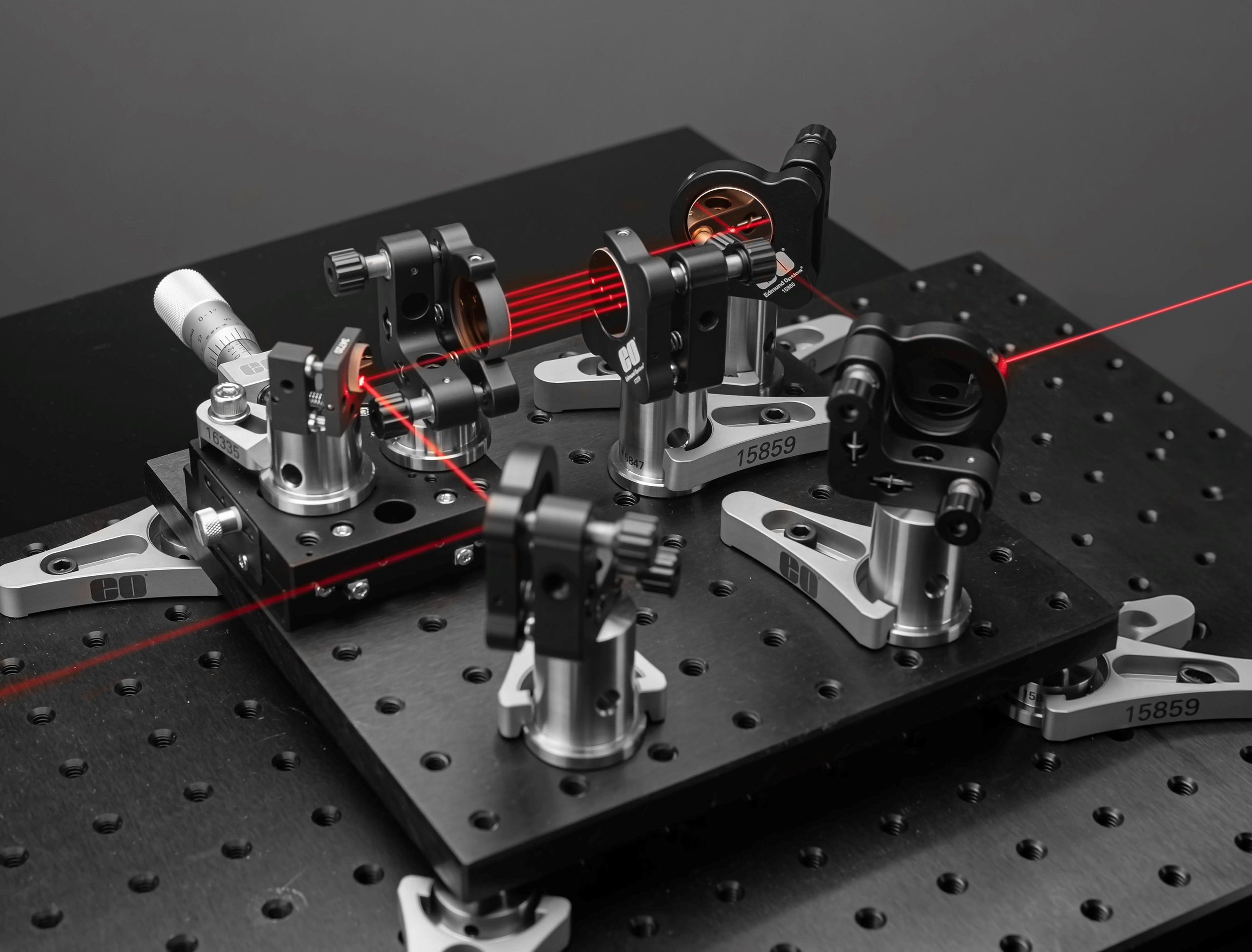 Variable Ultrafast Compressor and Stretcher Kit | Edmund Optics